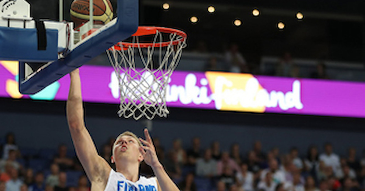 Alexander Madsen ottanut kehitysaskelia Prahassa