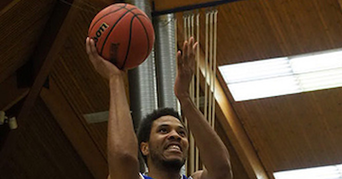 Korisliigassa harvinainen sisäpelaajavaihto: Timothy Williams KTP ...