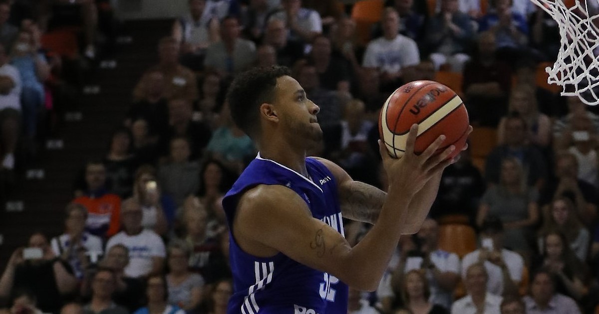 Shawn Hopkins vaihtaa yliopistoa Yhdysvalloissa