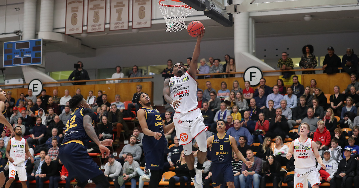 Vilppaan Tim Coleman jälleen Korisliigan kuukauden pelaaja