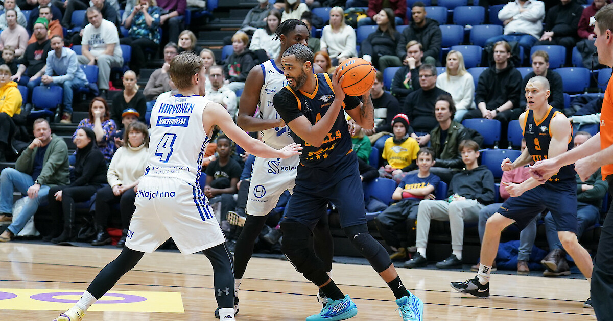 Kotijoukkueet juhlivat myös puolivälierien toisena pelipäivänä ...