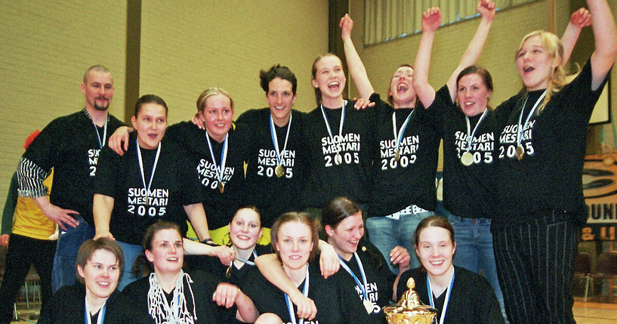 Koripallon Suomen mestari Lotta Hamari aloitti eduskunnassa