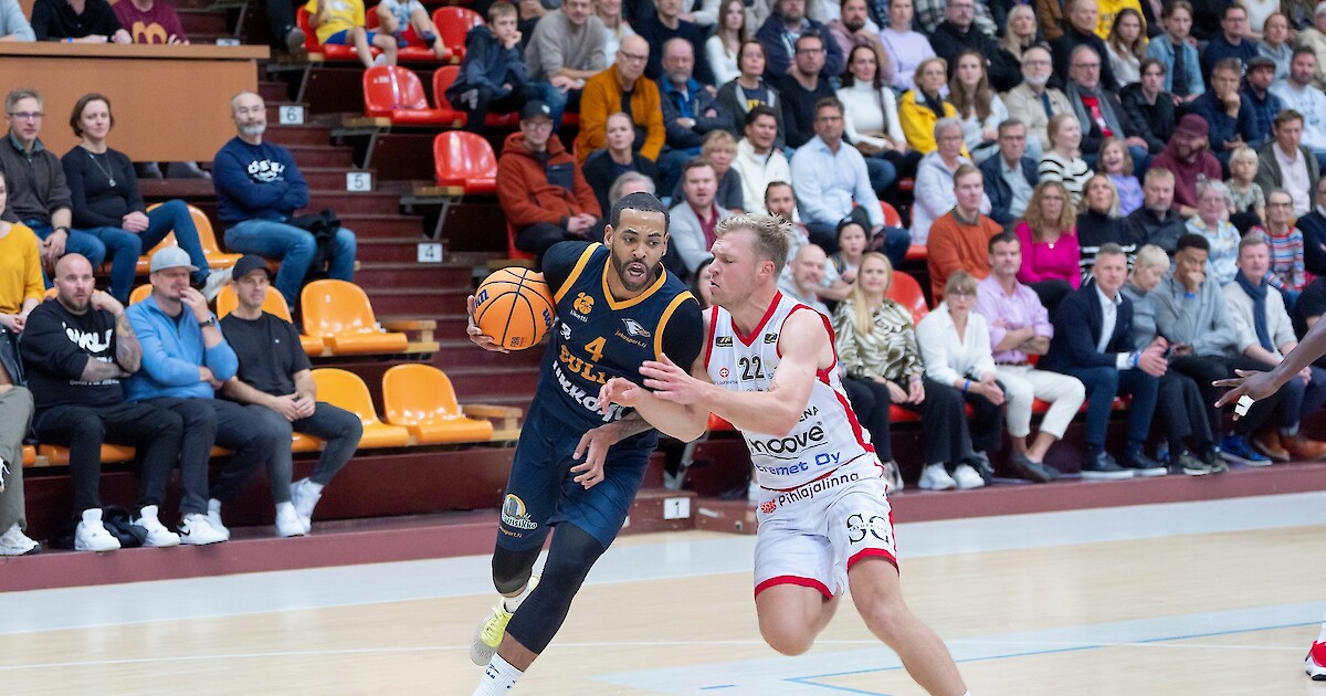 Joulukuun kuukauden pelaaja René Rougeau valmistautuu piikkipaikalla ...